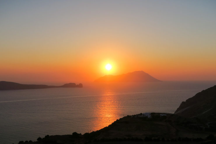 23 Amazing Things to Do in Milos - PTM Tours